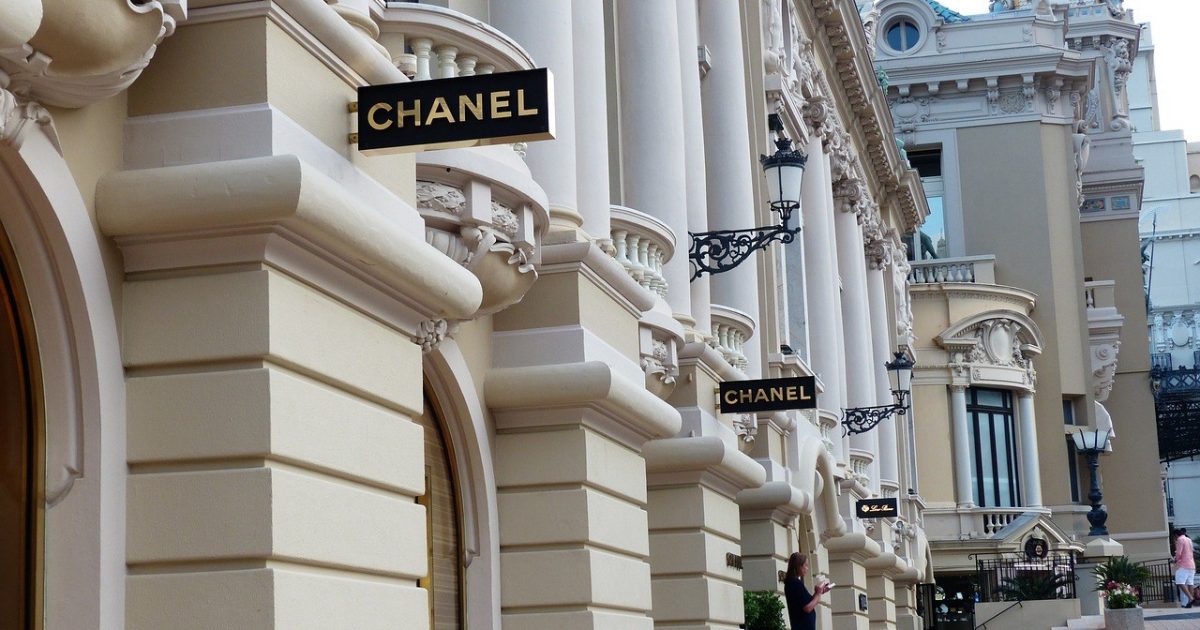 ¿Quién es Karl Lagerfeld? | ¡Conoce al káiser… | LOANA Sitio Mayoreo